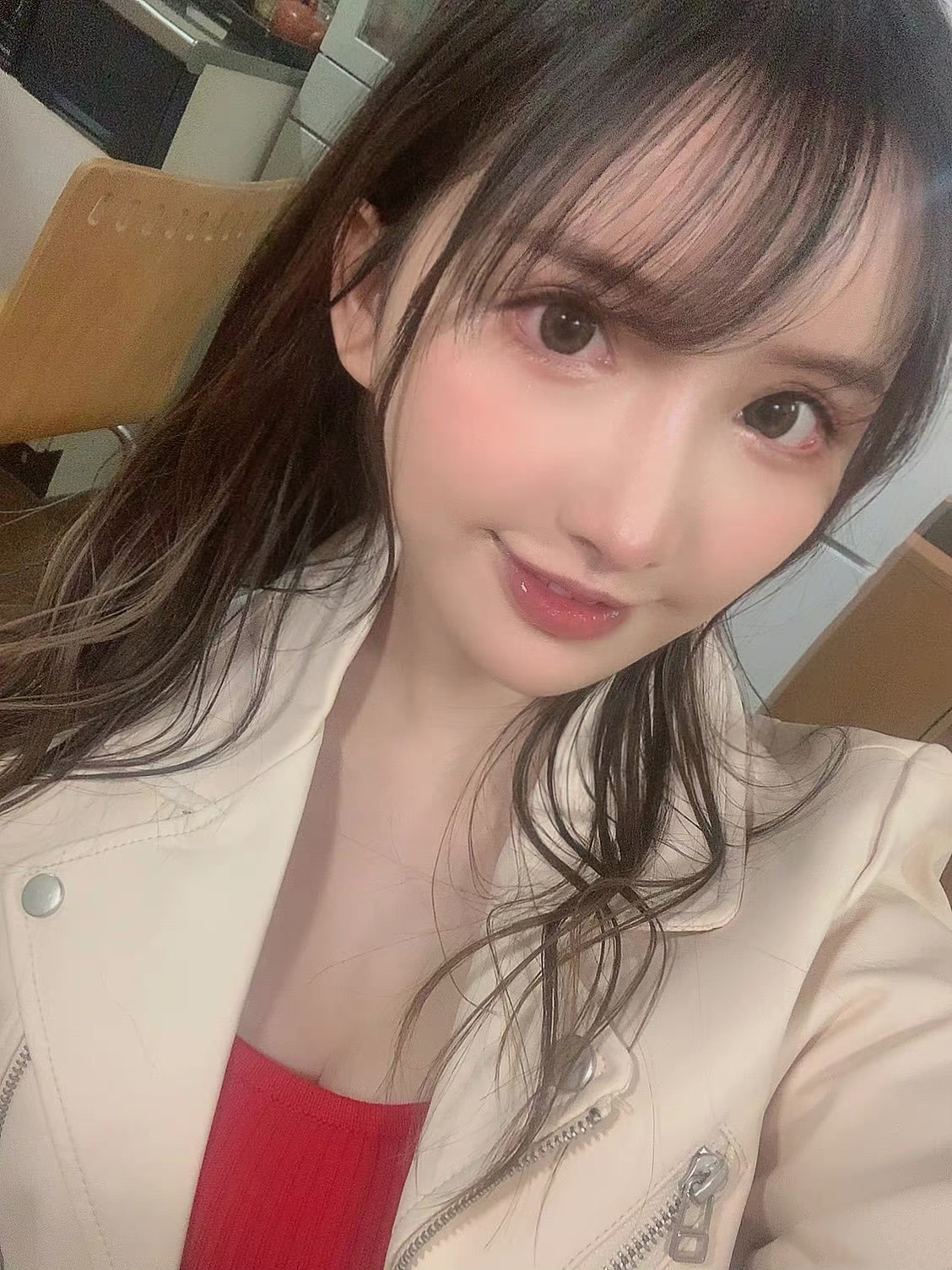 为什么网上有人说枫可怜楪可憐是人造人 人造人当然不是类似机器人那样的人了，网友说的人造人是指有整容改变面相等行为。 枫可怜是一位较新的